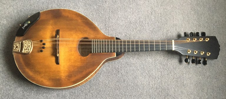 The Irish Mandolin – a website from Aidan Crossey